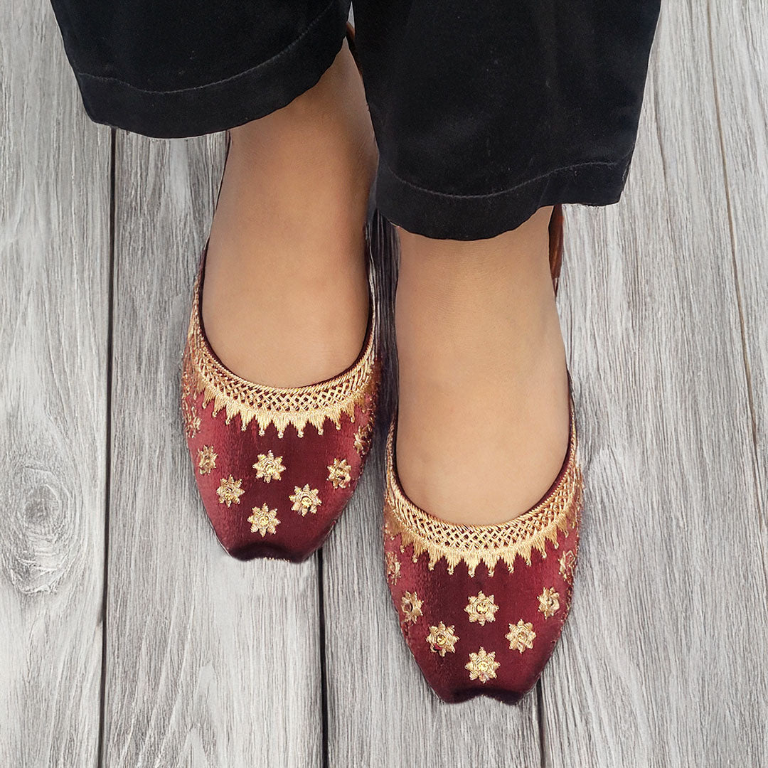 Red Embroidered Khussa – Khussa Kameez